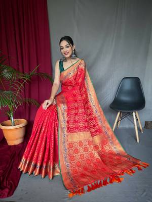Red woven Banarasi silk blend saree with blouse - Griva Designer - 4080650