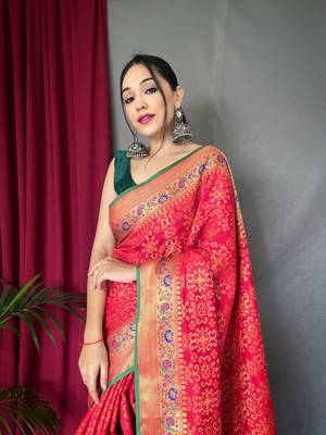 Red woven Banarasi silk blend saree with blouse - Griva Designer - 4080650