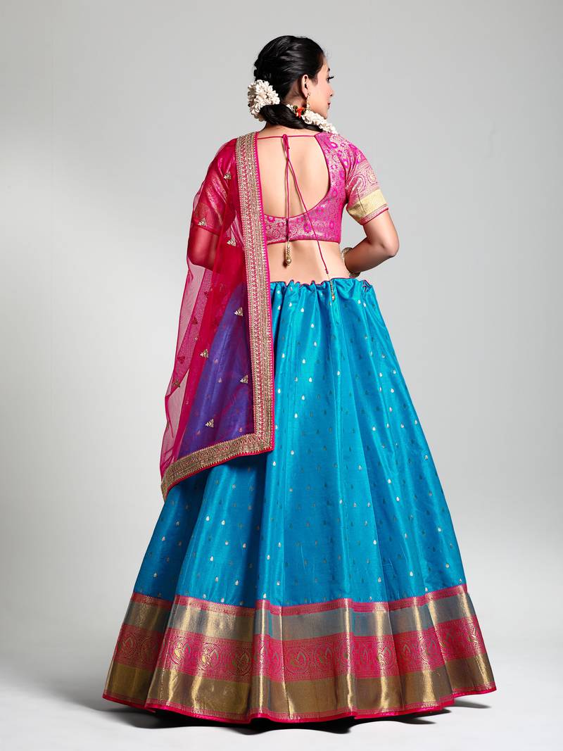 Get the stunning look by dressing up with latest trendy Firozi and Rani ...