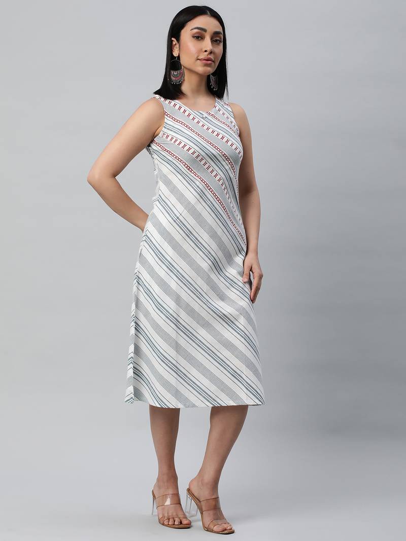 A diagonal pattern stripe dress with block placement detail. - Kami ...
