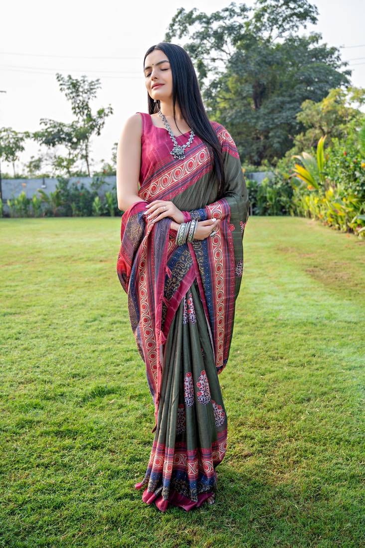 Women's green digital print cotton blend regular saree with unstiched ...
