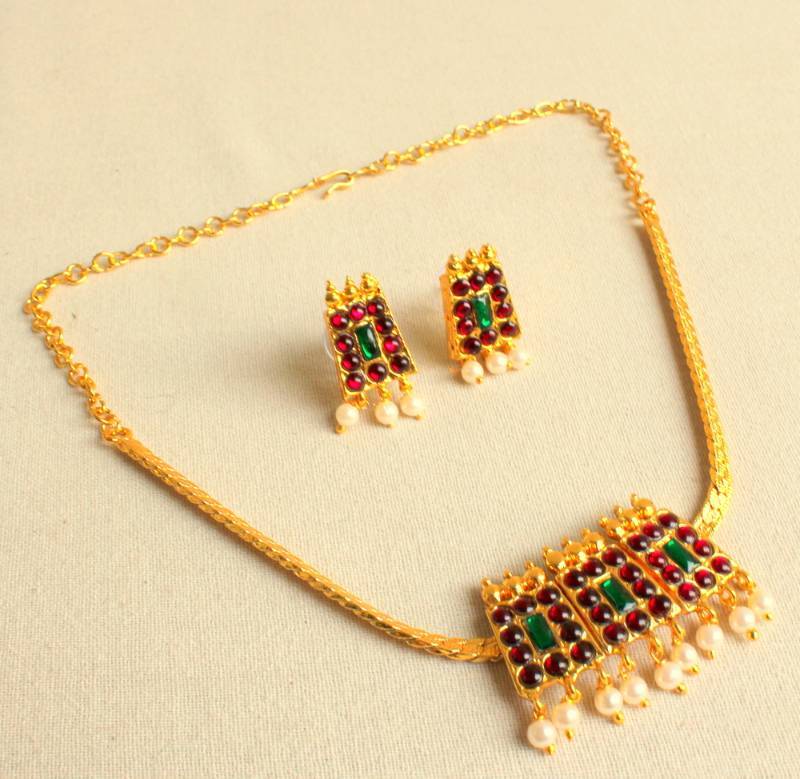 Beautiful Poothali Temple Necklace Set - DREAMJWELL - 114701