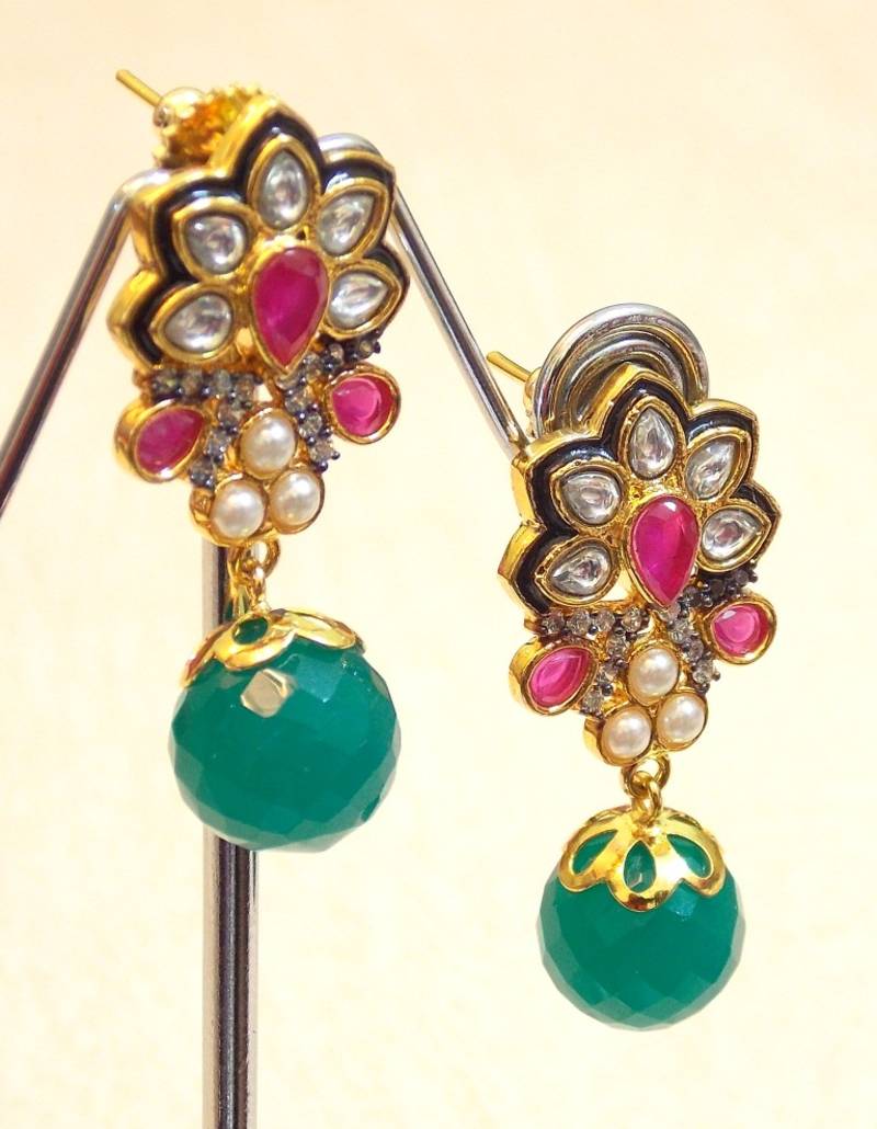 AD COLORED STONE EARRING - Elegant Elements - 310851
