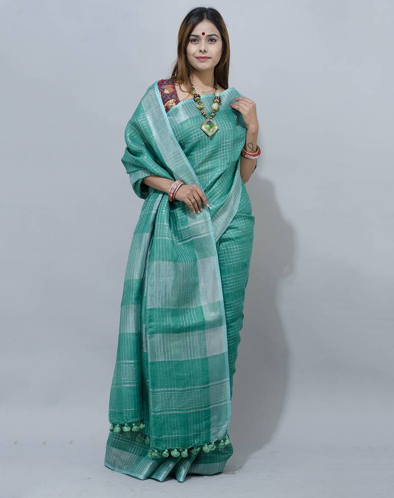 Smart Checks And A Silver Zari Border Linen Saree Without Blouse ...