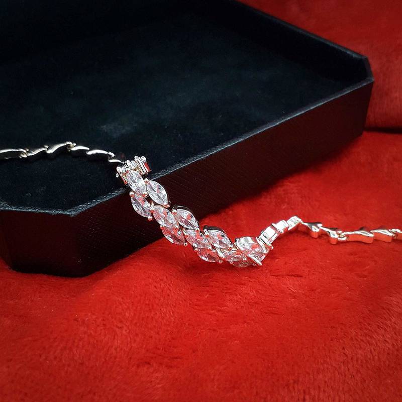 Gold Tone High Quality Diamond Bracelet With Smooth Finish For Women ...