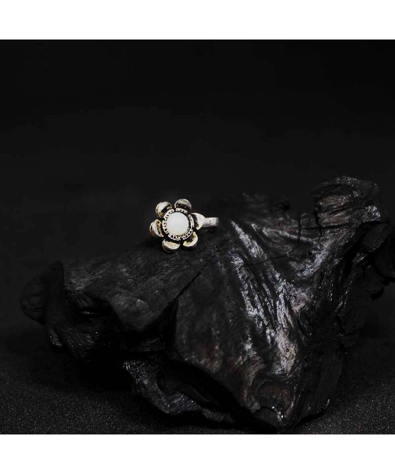 Aashriya Floral White Stone Nose Pin - Ferosh - 2941202