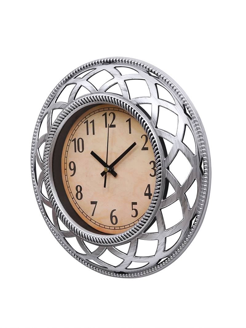 Suave And Bold Silver Finish Wall Clock - Aapno Rajasthan - 3091861