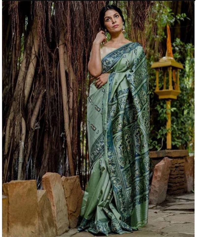 The beautiful Baluchari weave looks absolutely stunning in this ...