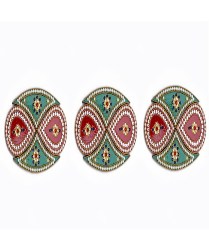 Red, Green colour Wood and Stone art Round, Leaf and Curve Triangle ...